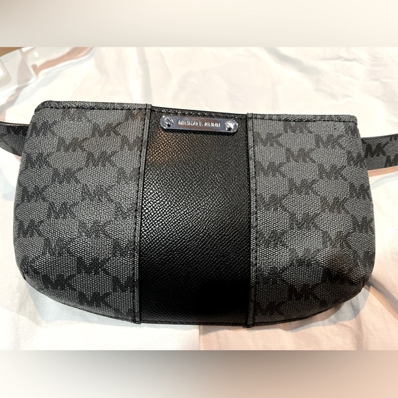 Michael Kors | Bags | Nwt Michael Kors Signature Logo Belt Bag | Poshmark